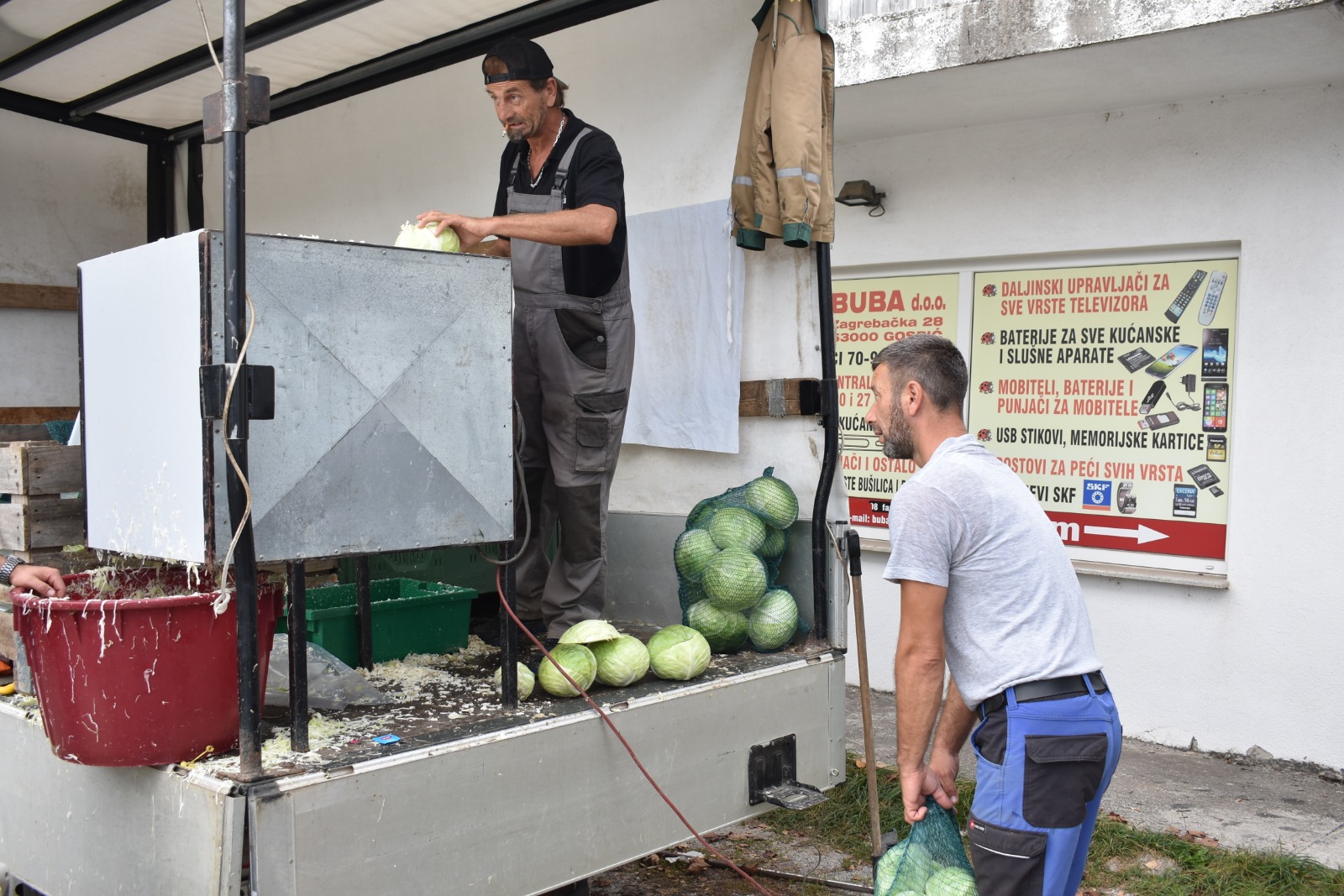 Krenula je sezona kiseljenja kupusa | LIKA ONLINE - Najposjećeniji ...