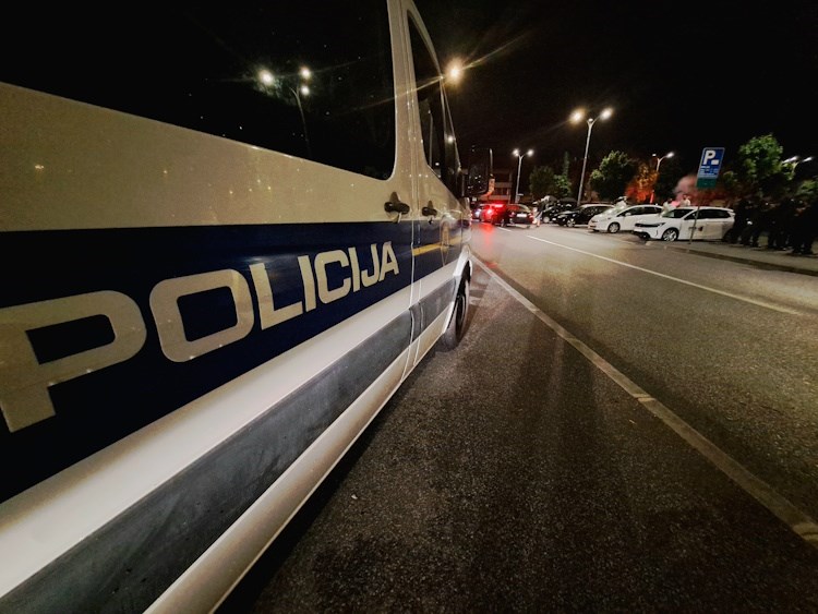 Pijan i pod zabranom sjeo za upravljač pa završio u zatvoru | LIKA ...